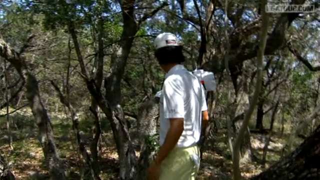 Na Leaves memorial on No. 9 in Round 1 of Valero Texas Open