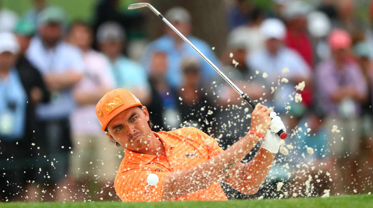 Here's how to tackle a short bunker shot in 4 steps