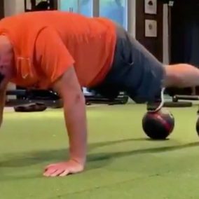 Here's an easy golf workout routine you can execute while at home