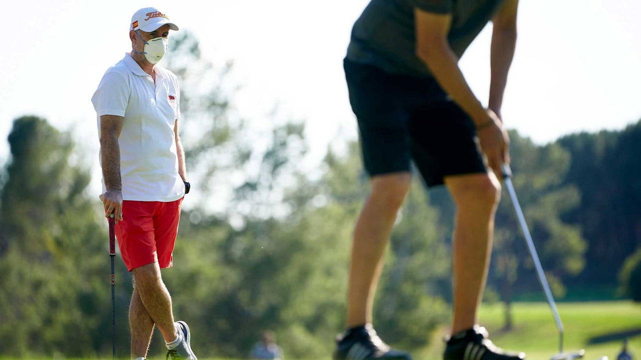 6 places you should always wear a mask at your local golf course