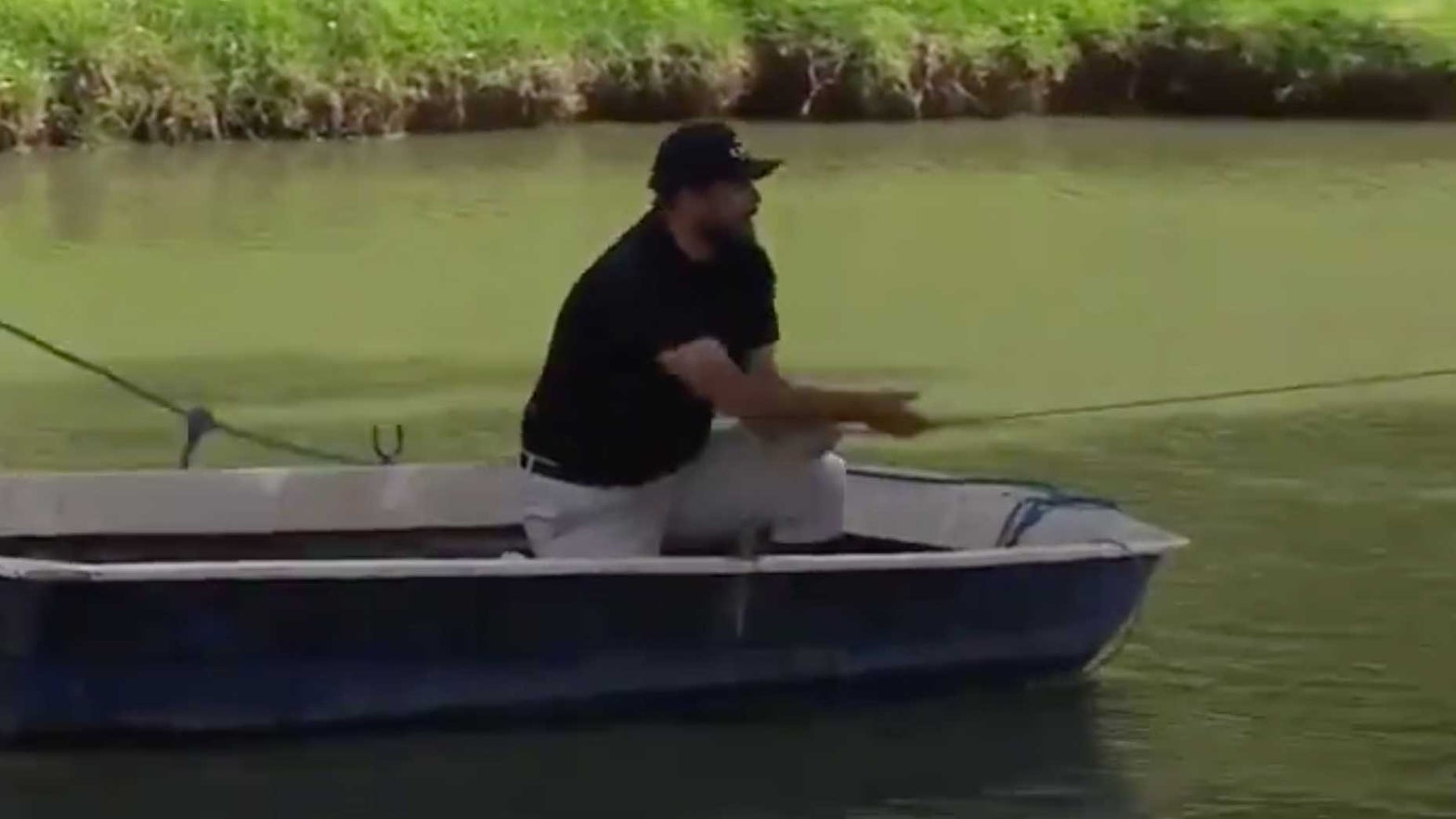 WATCH: Pro takes boat to play insane shot from an island