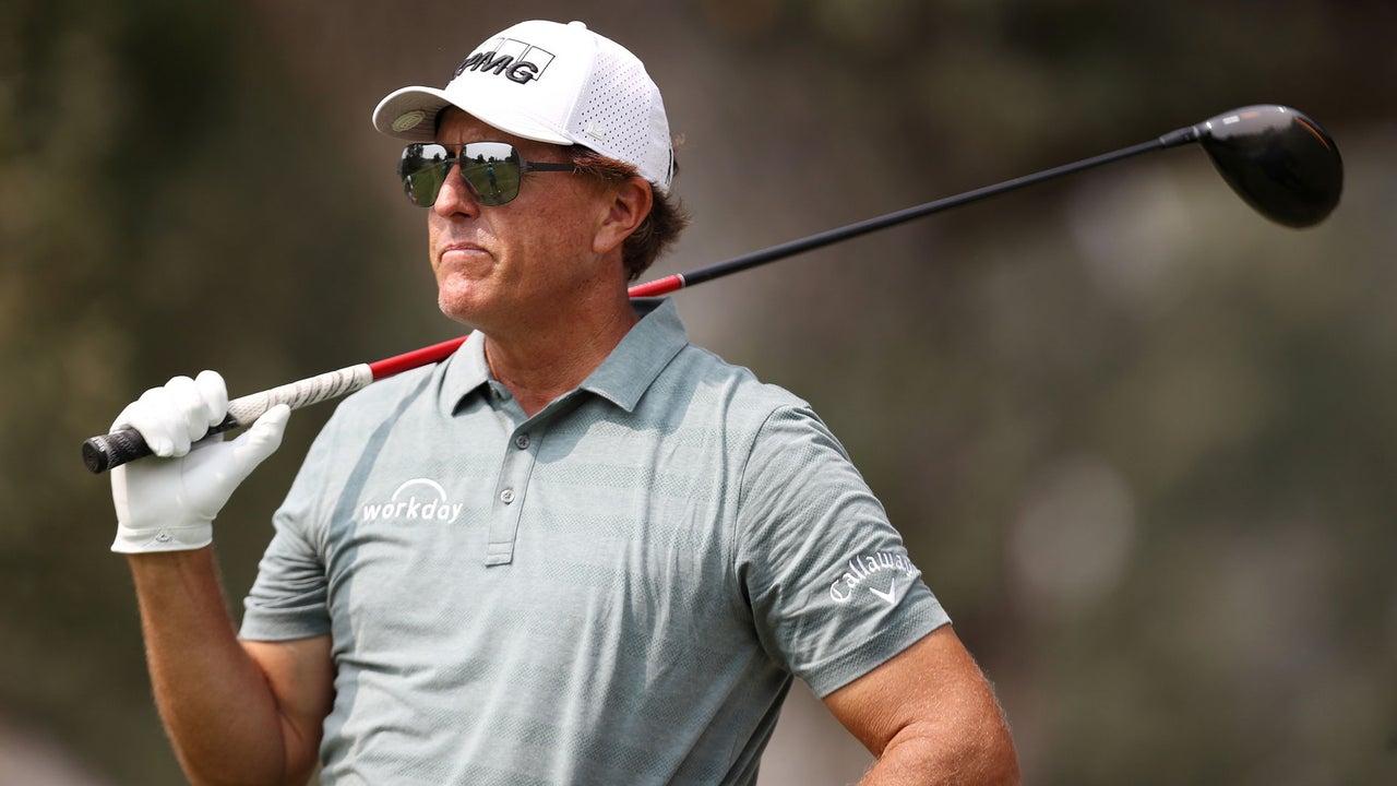 Phil Mickelson amazingly hits a full-swing driver from the rough