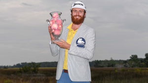 Pro makes an interesting wardrobe choice and 2 other stories you missed