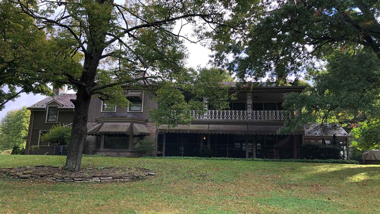 How I found a fantastic and inexpensive golf getaway (with a mansion)