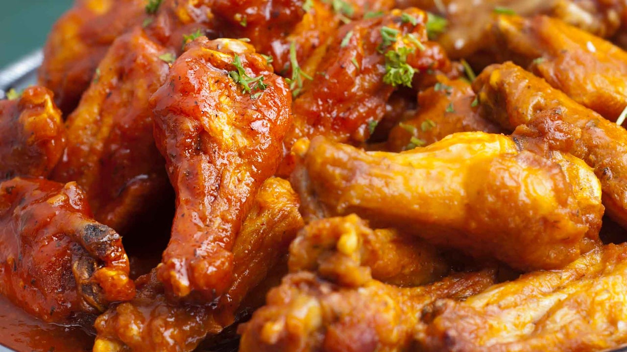 The dos and don'ts of perfect chicken wings, according to a golf-club chef