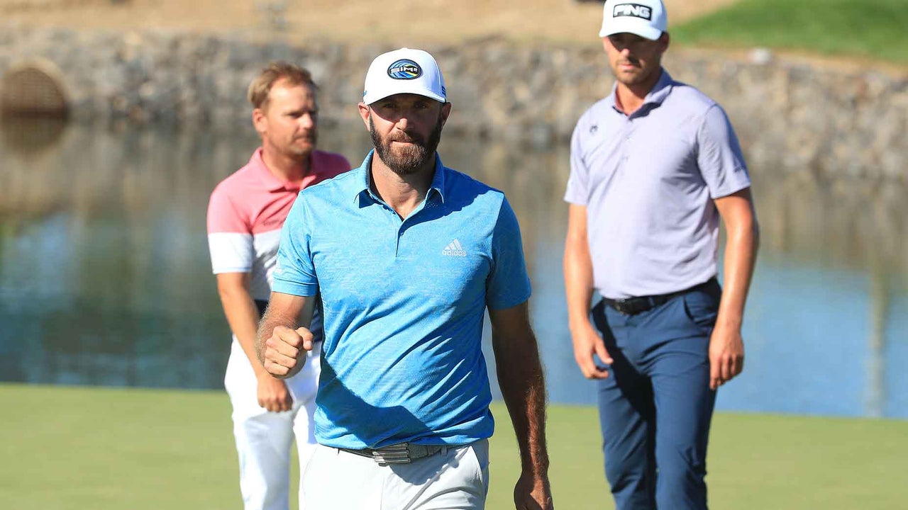 Dustin Johnson still manages to make birdie after shocking duff: WATCH