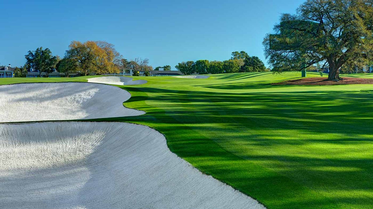 Masters holes: Augusta National's par-4 18th, explained by Tiger Woods