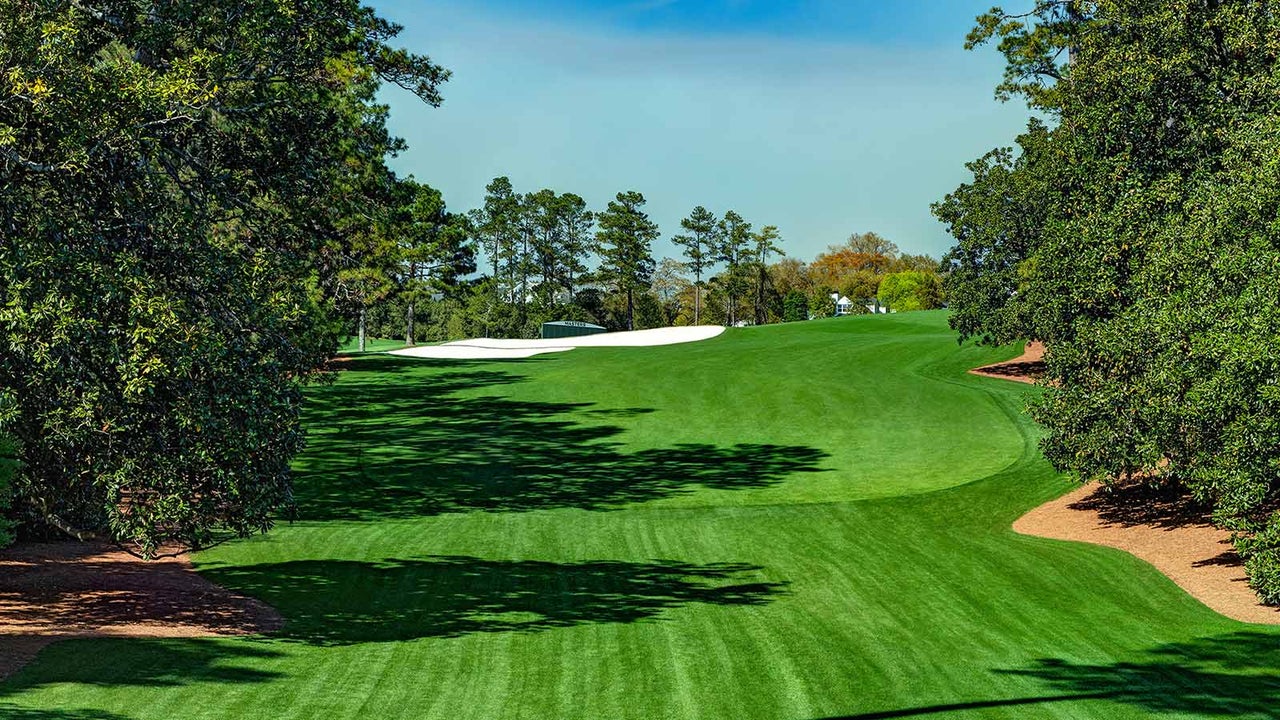 Masters holes: Augusta National's par-4 18th, explained by Tiger Woods