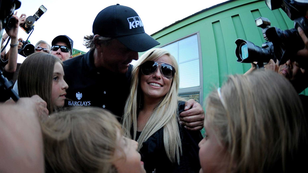 Photos: Phil Mickelson, wife Amy Mickelson photos through the years
