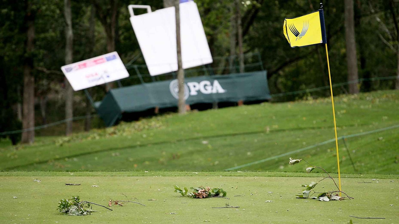 Rules Guy: Can I use debris on the green as a backstop when I'm putting?