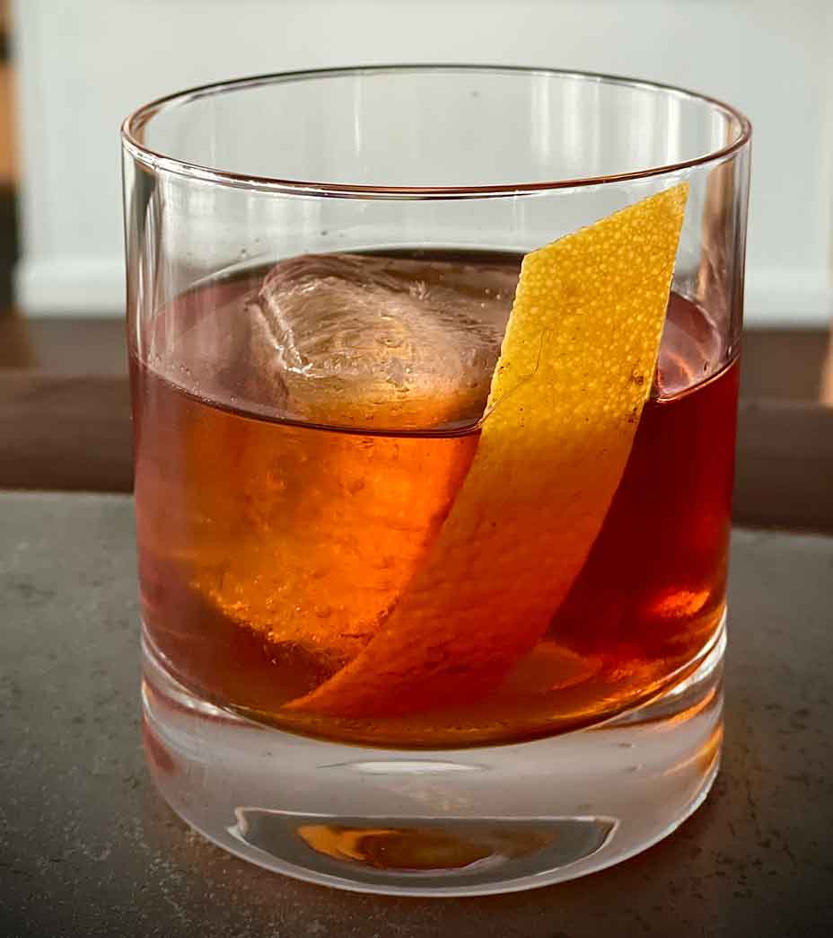 How to make a perfect old fashioned whiskey cocktail