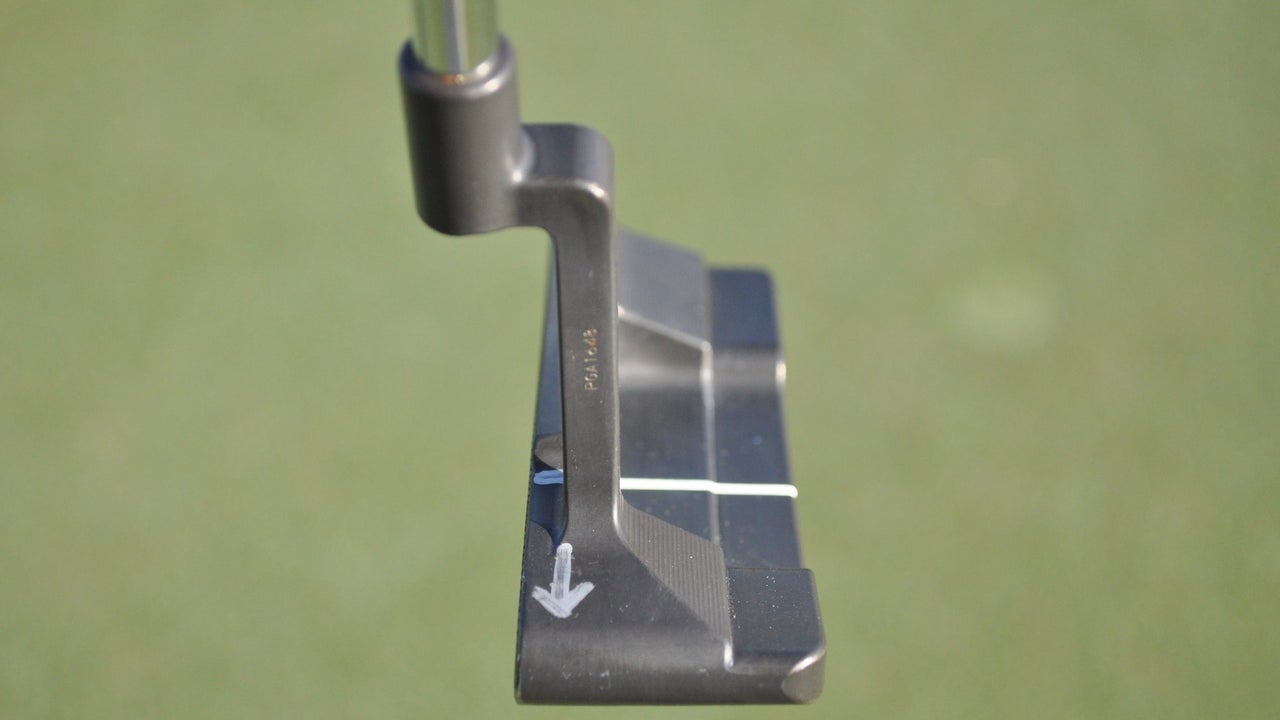 The simple (but brilliant) reason behind the arrow on Tony Finau's putter