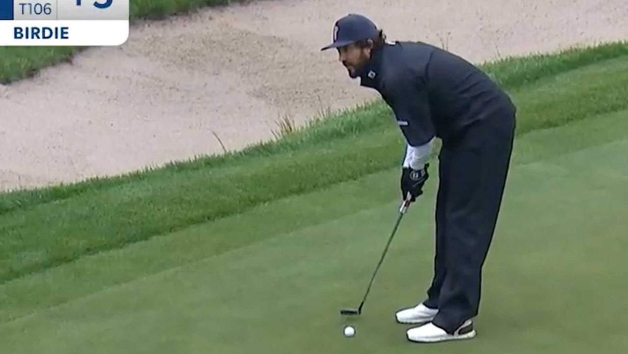 Pro, on verge of missing cut, tries ... a no-look putt?