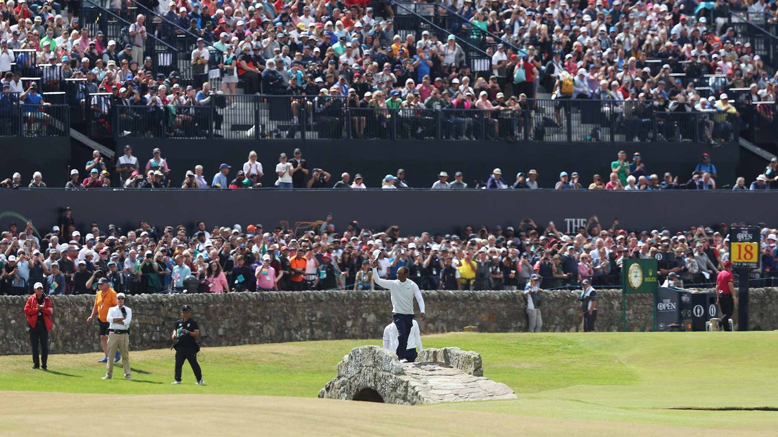 Social media reacts to Tiger Woods' emotional walk up 18 at St. Andrews