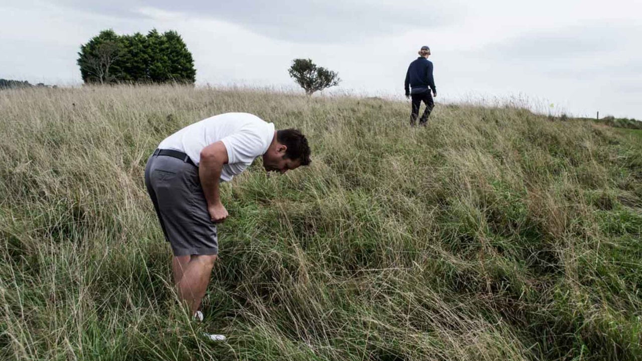 How long should you assist in your partner's lost-ball search?