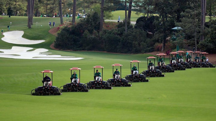 How do golf courses decide on mowing patterns? It's complicated
