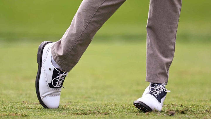 What's the proper footwork in the golf swing? Here's how it should look