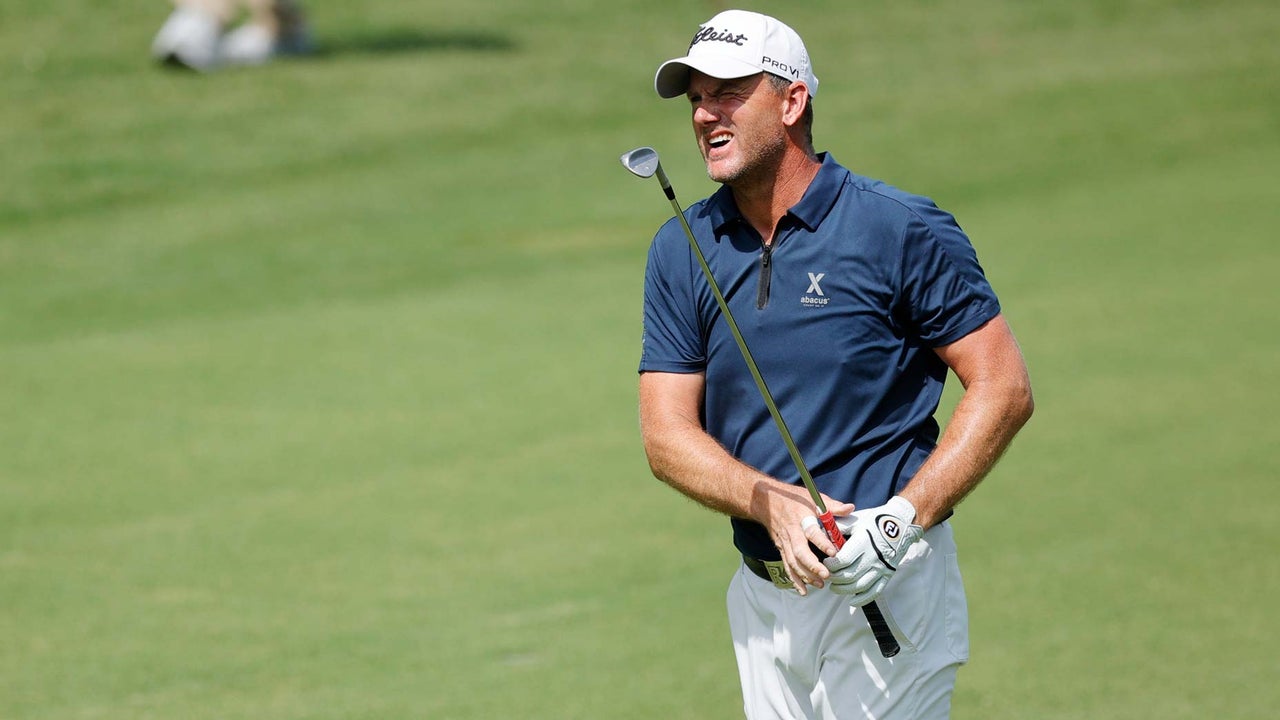 Pro sets course record after wild 18th hole kick off grandstand