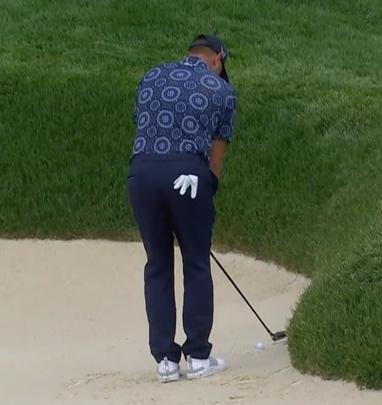 Pro hits 10-foot putt in bunker. His next shot was even more remarkable