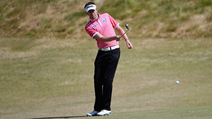 How one-handed chipping can fix your chip-yips