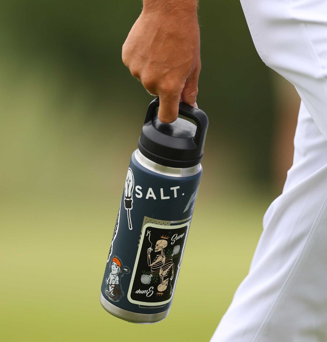 Rickie Fowler's water bottle playing starring role at U.S. Open