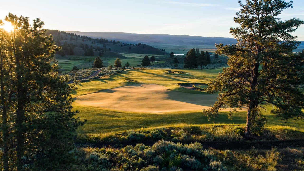 8 amazing resorts for golfers (and their families!) to visit this fall