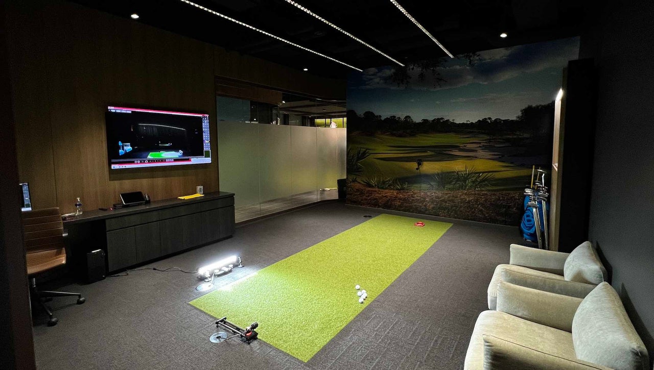 Does arm-lock putting actually help? I tested Bryson's putter to find out