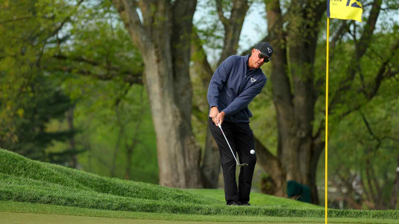 Our most-read chipping tip of 2023 (courtesy of Phil Mickelson)