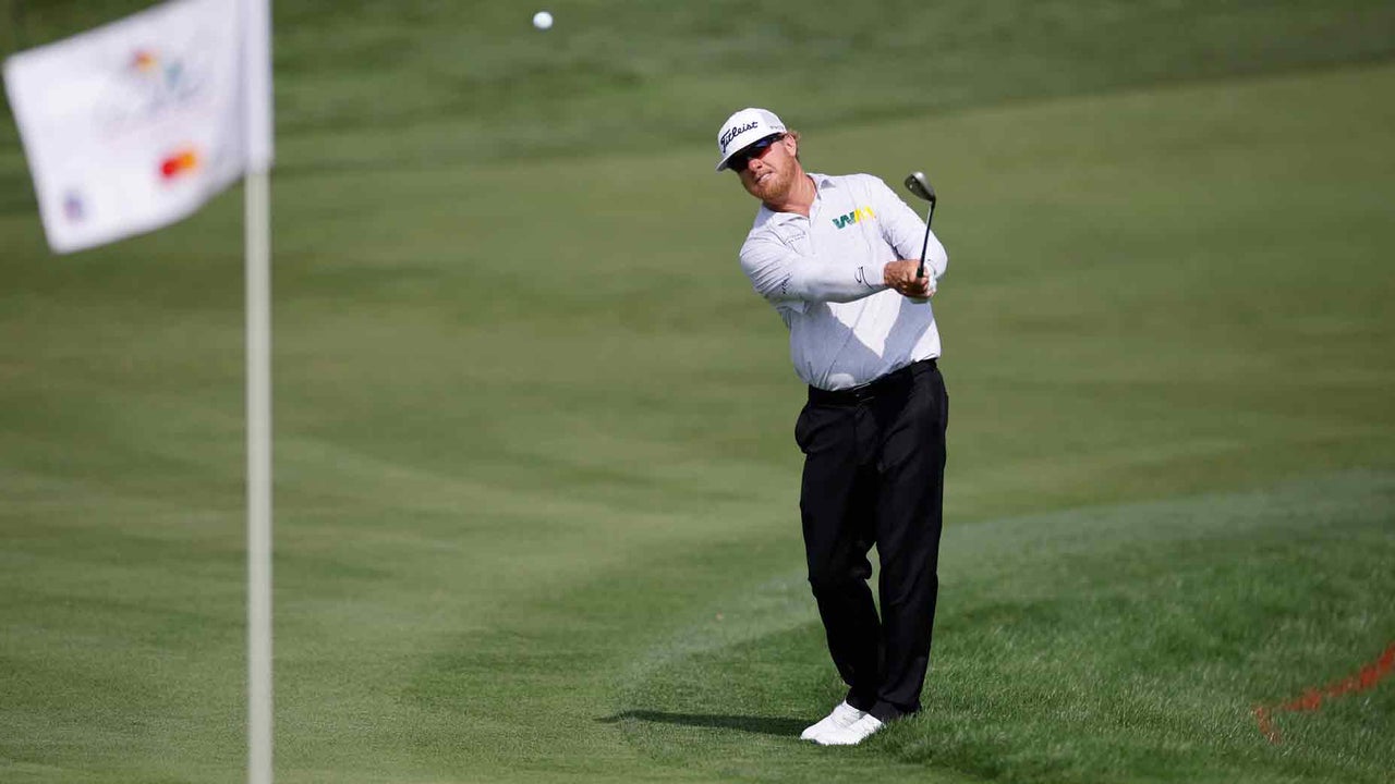 How to properly silence your arms and wrists on pitch shots