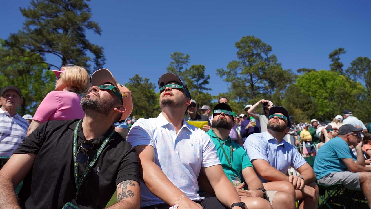 For an hour at Amen Corner, Masters patrons stared into the sky
