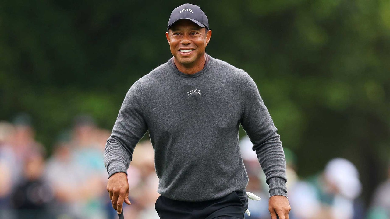 What does Tiger Woods’ injured right leg look like? New photos show scars