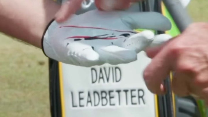 Glove markings can ensure a flawless golf grip. Here's how