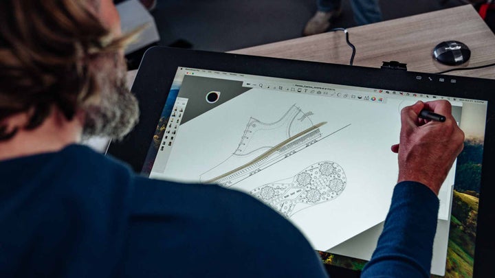 Tiger Woods' Sun Day Red brand drops first pair of golf shoes