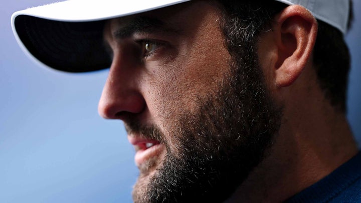 Scottie Scheffler tests out claw grip, expert explains the benefits