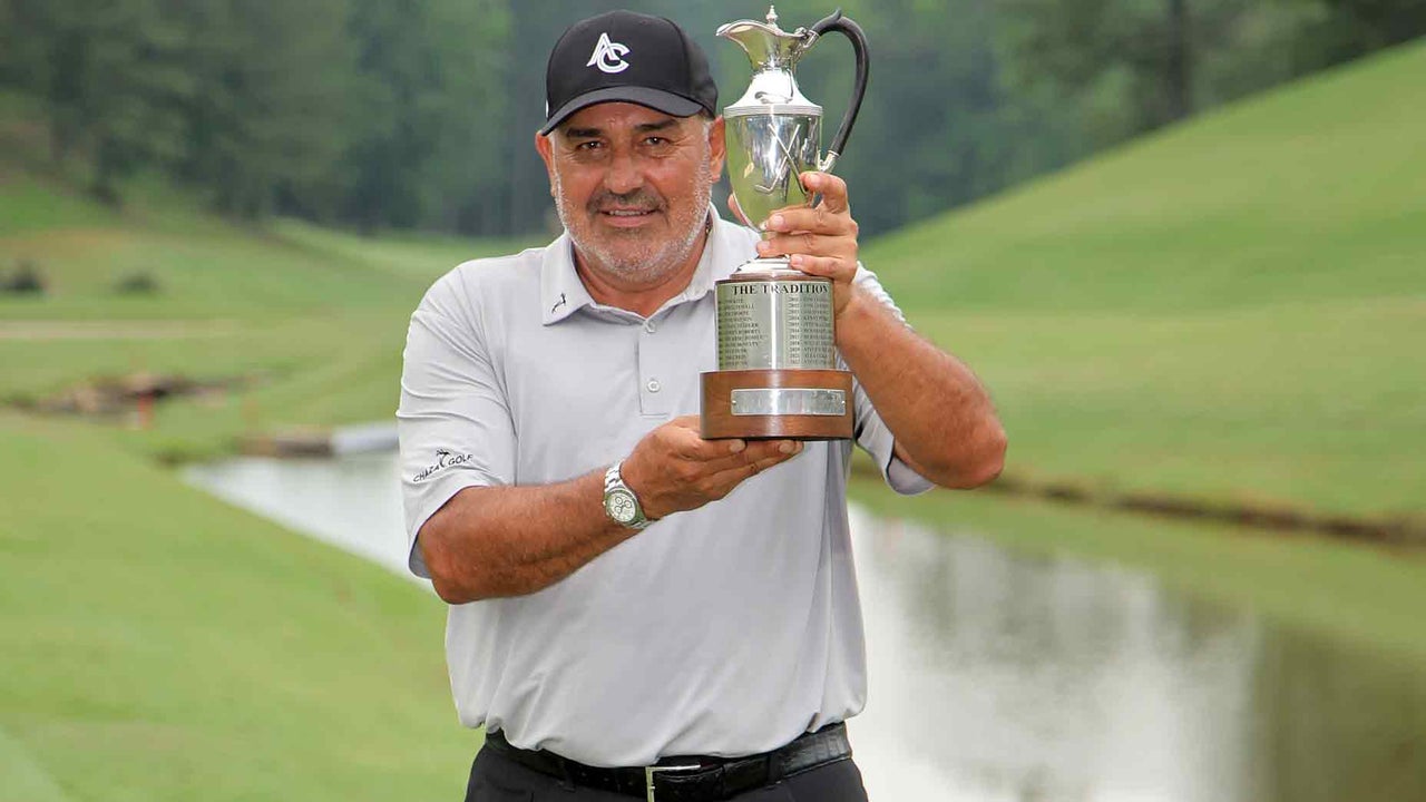 Angel Cabrera, two years removed from prison, wins senior major