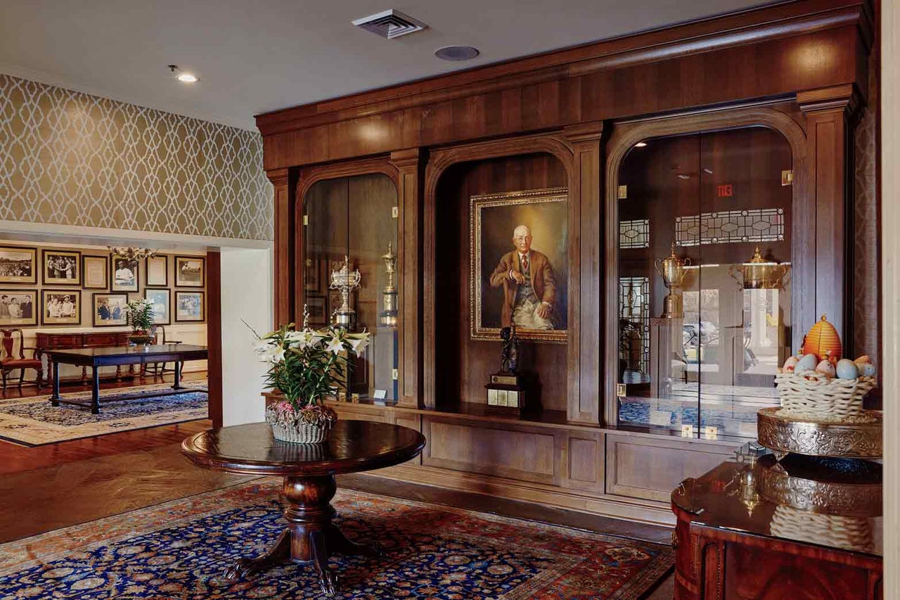 In Oakmont's venerable clubhouse, history lives around every corner