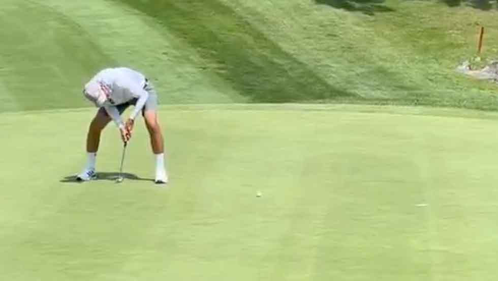 This pro uses a cartoonishly short putter. But not for the reason you think